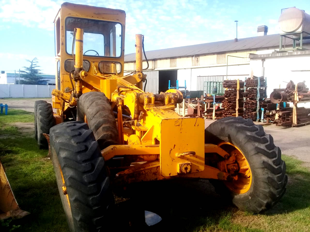 De la Fuente Subastas - Motoniveladora AVELIN BRADFORD Hidráulica Motor ...